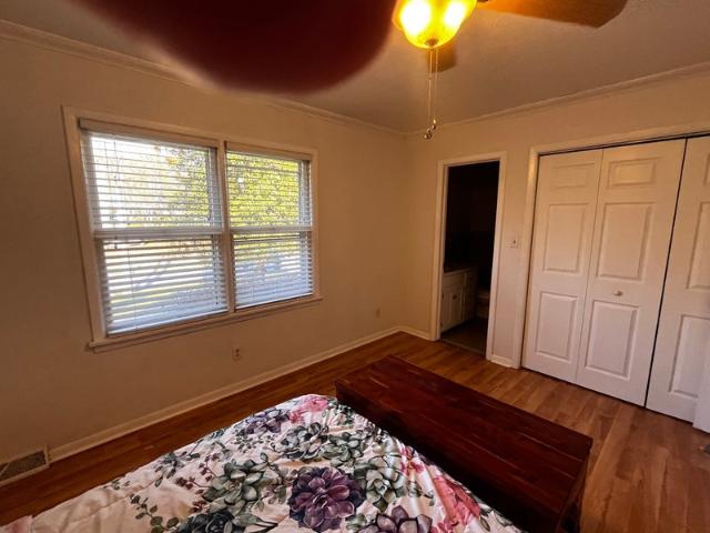 Lovely, bright large master bedroom in quiet area