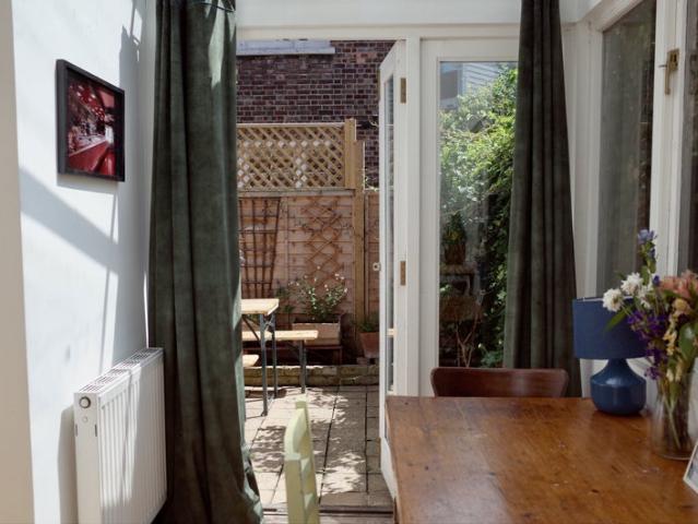Lovely Greenhouse Flat: August 4th to 17th Sublet