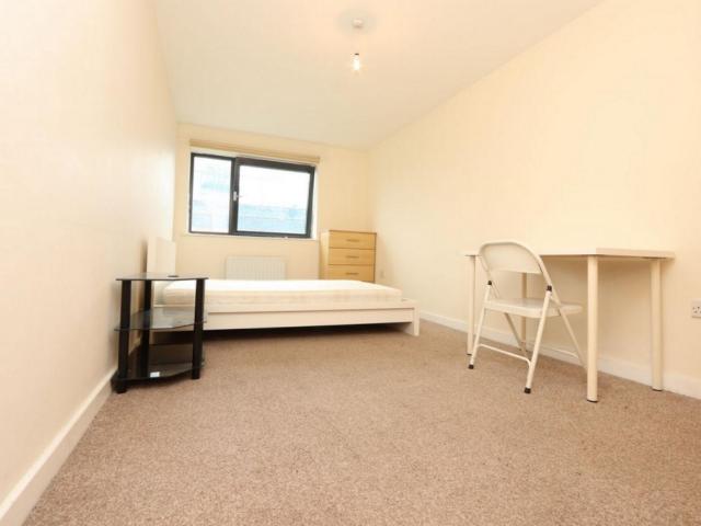 Lovely double bedroom close to the University of East London Has a Room