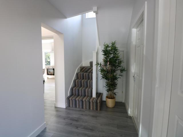 Lovely double bedroom in a 9 bedroom house Has a Room