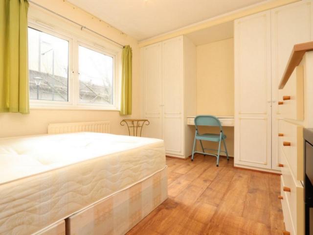 Lovely double bedroom near New City College Has a Room