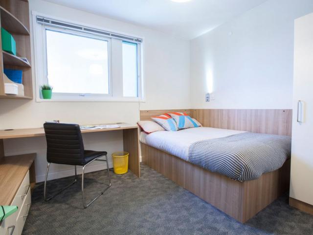 Lovely double ensuite bedroom in a residence, near the Tottenham Hale train station Has a Room