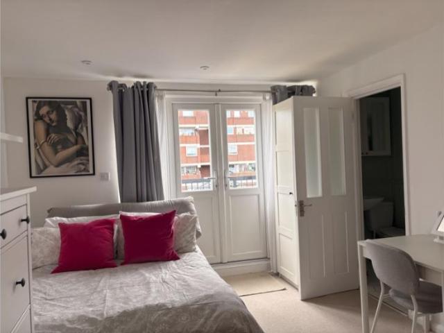 Lovely double ensuite room with own private balcony