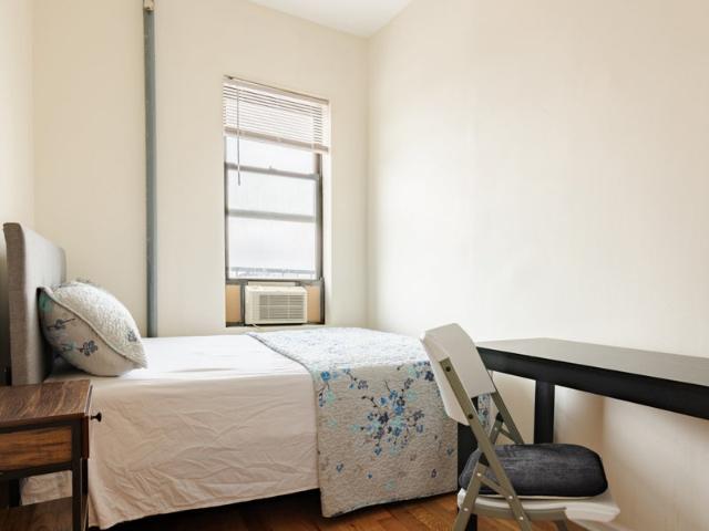Lovely Double Room at Empire Blvd