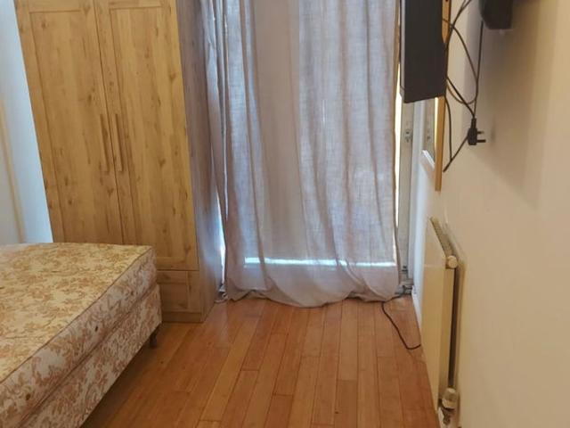 Lovely Double room Laverstoke Gardens SW15