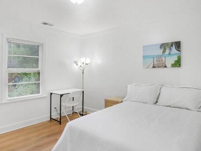 Lovely Forest Park home in quiet neighborhood
