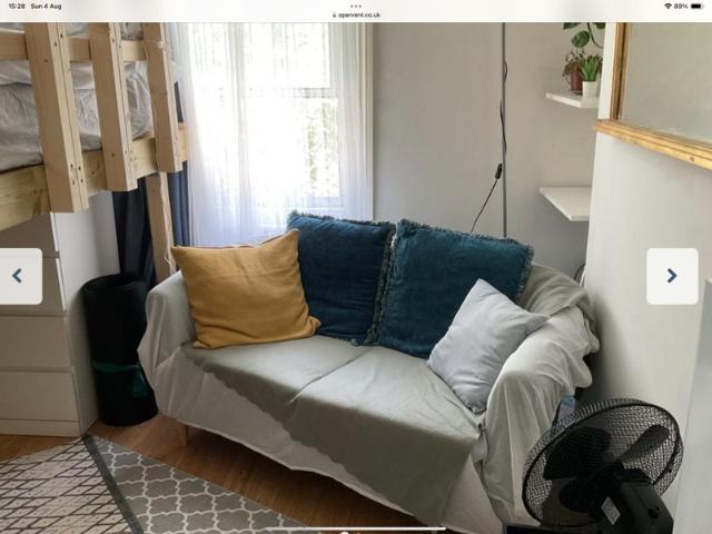 Lovely first floor studio close to Westfields