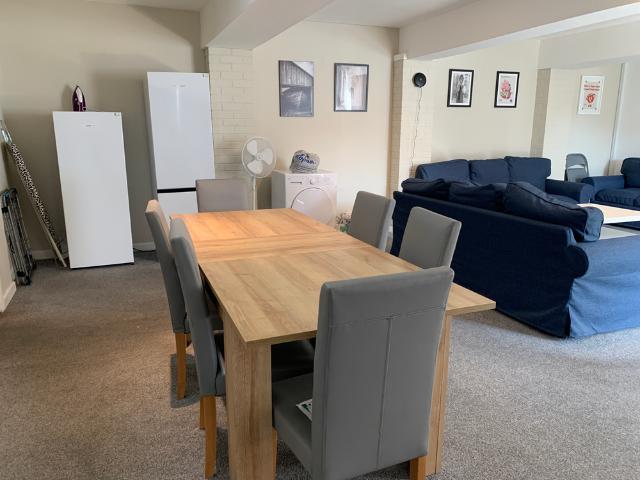 Lovely House Share property minutes from the Train Station Room 5