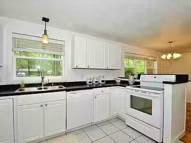 Lovely home 10160 Orchard Park Dr W