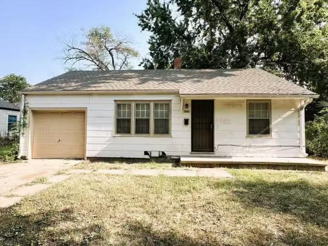 Lovely Home with fenced yard 1722 E 22nd St N