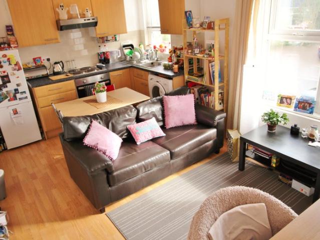 Lovely One Bed Property Located in Roundhay