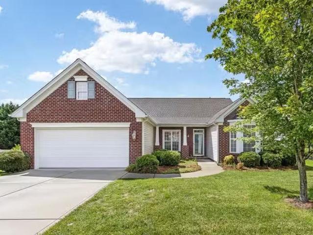 Lovely Moss Creek 1.5 Story