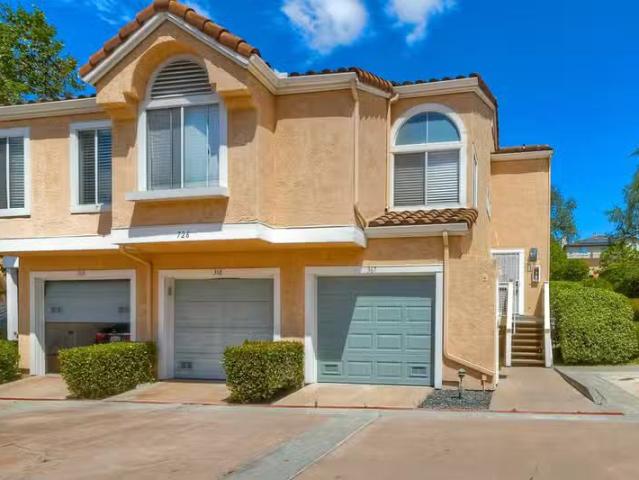 Lovely South Facing End Unit in the Quail Ridge Community of O.