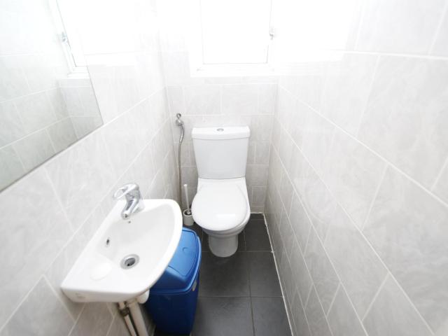 Lovely single bedroom with private bathroom Has a Room