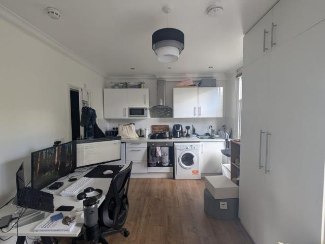 Lovely Spacious Studio Near Underground Station