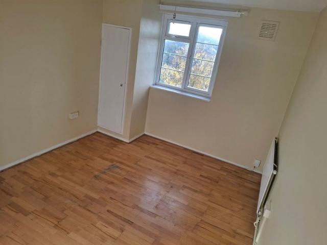 Lovely spacious warm unfurnished two bedroom flat