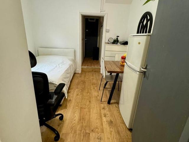 Lovely Studio flat to Let in Enfield