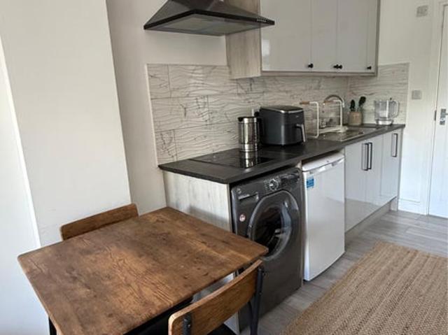 Lovely studio flat to let