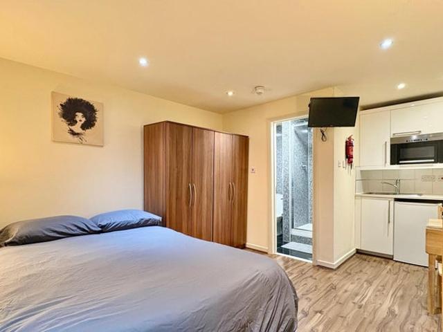 Lovely Studio Ready to Move in