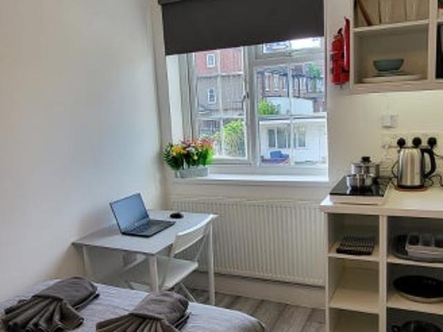Lovely Studio 1st floor, Acton W3, Bills Included