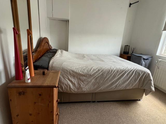 Lovely sunny room in shared flat