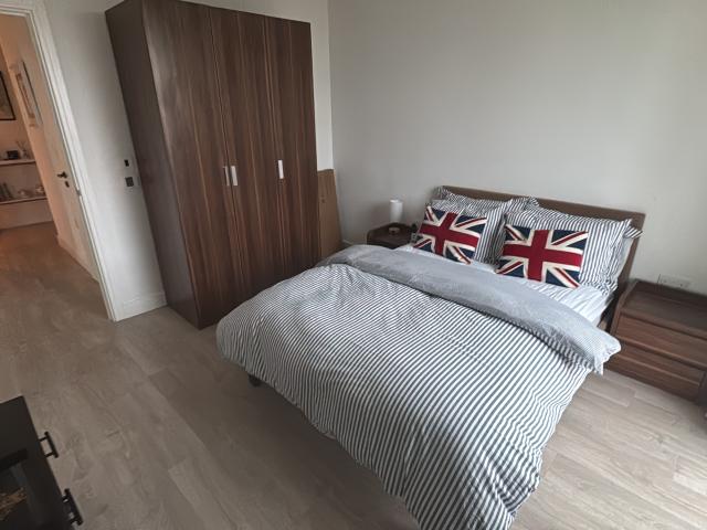Lovely quite Double room and private bathroom with canal views
