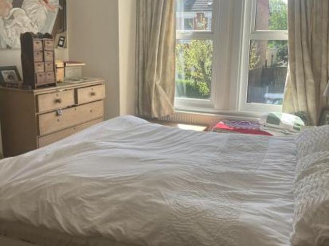 Lovely room close East Finchley tube