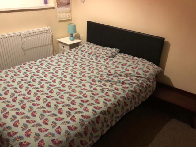 Lovely room in a 3 bedroom detached house available now
