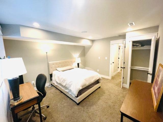 Lovely room in desirable Canton neighborhood_can b