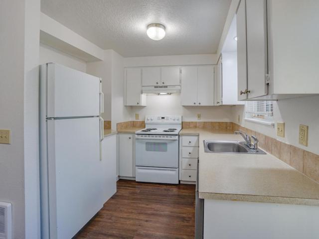Lovely Townhome 2 bedrooms, 1.5 bathrooms For Rent