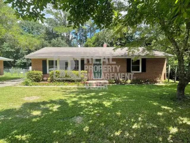 Lovely Three Bedroom Home in a Great Neighborhood 2567 Huntin.