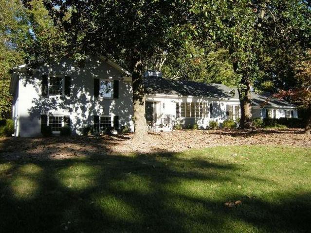 Lovely Tri Level Home with Dual Living Areas in Matthews!