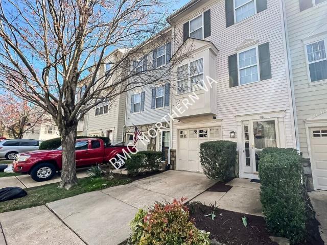 Lovely Tri Level 3 Bed 2/2 Bath In Sought After Townes At Cameron Parke