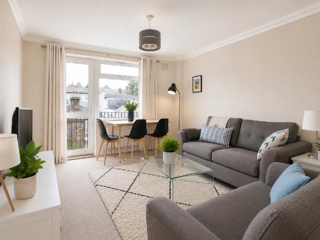 Lovely Two Bedroom Flat to Let in Battersea