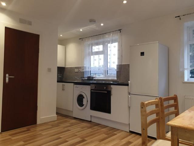Lovely two double bedroom flat in conversion
