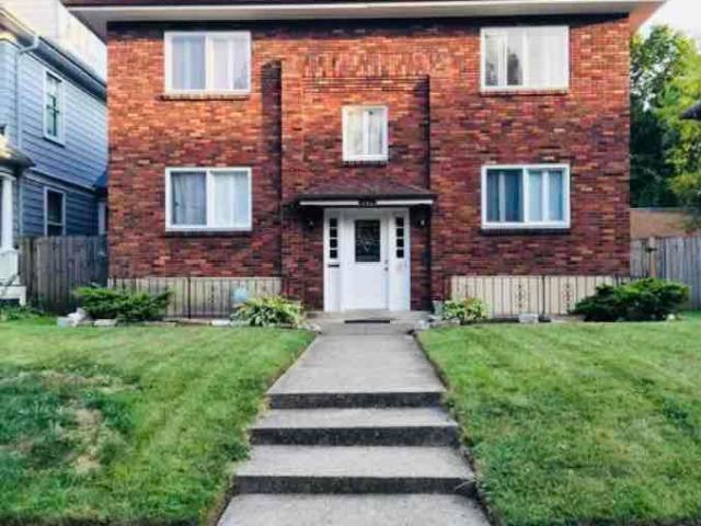 Lovelyhistorical 1BRapartment for rent. Garage av