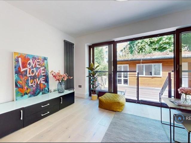 Loveridge Road, London, NW6 3 bed flat to rent £3,900 pcm £900 pw