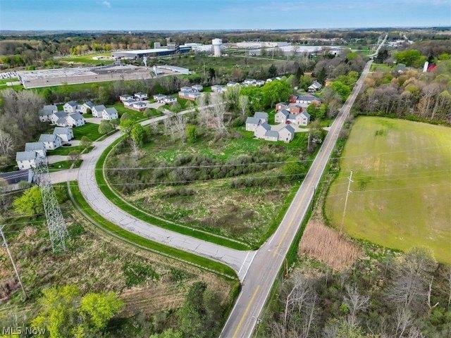 Lovers Ln, Ravenna, OH 44266