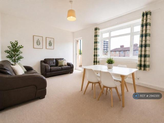 Lowth Road, London, SE5 3 bed flat to rent £3,000 pcm £692 pw