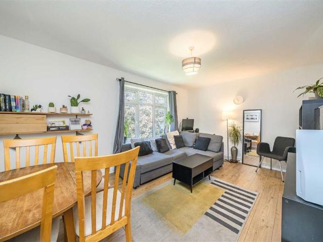 Lowth Road, London SE5, 2 bed flat to rent, £1,800 pcm | PrimeLocation