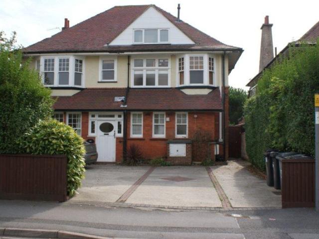 Lowther Road, Charminster 3 bed flat to rent £1,600 pcm £369 pw