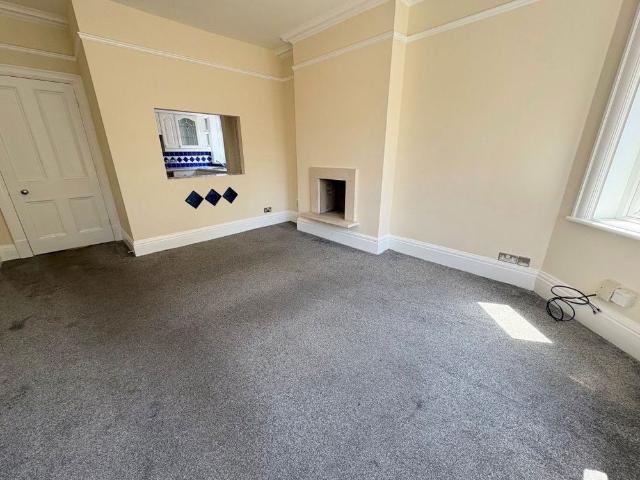 LOWTHER ROAD, CHARMINSTER P07894