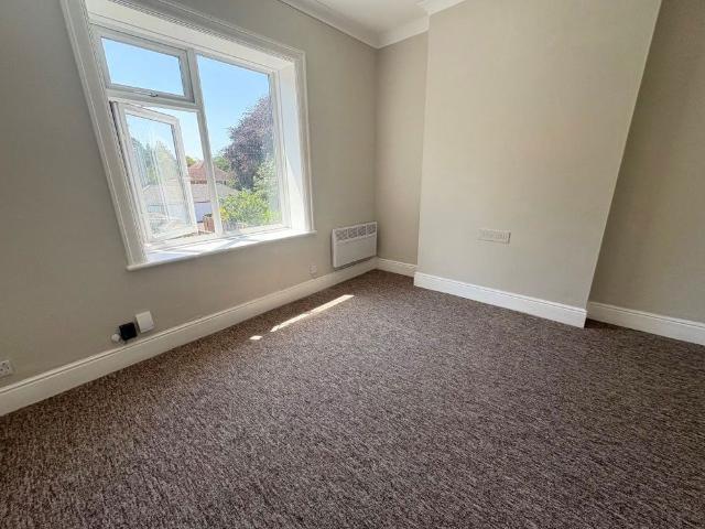 LOWTHER ROAD, CHARMINSTER P07893