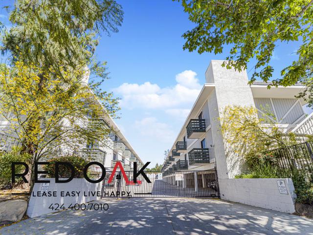~LOW DEPOSIT~ Peaceful One Bedroom with Plush Carpet, Pool, On Site Laundry, and Available Parking ~ In Beautiful Northridge