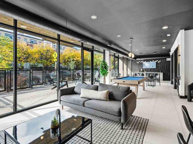 Low Line Commons 3 Bedroom Apartment for Rent at 3431 N Ashland Ave, Chicago, IL 60657 Lakeview
