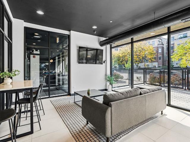 Low Line Commons 3 Bedroom Apartment for Rent at 3431 N Ashland Ave, Chicago, IL 60657 Lakeview