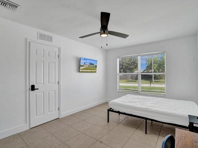 Low Move In fee! All Utilities Included! Free Fast Wi Fi ! Smart Lock Rooms! Plenty of Private Parking ! Affordable and Spacious Co Living Home in Port Saint Lucie