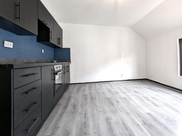 Low Street, Sutton In Ashfield NG17, 2 bed flat to rent, £650 pcm | PrimeLocation