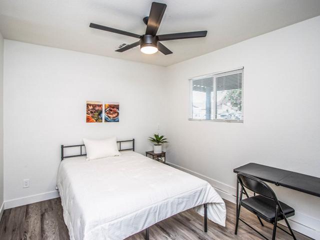 LOW PRICED Rooms in Glendale Indoor Laundry & Bi weekly Cleaning!