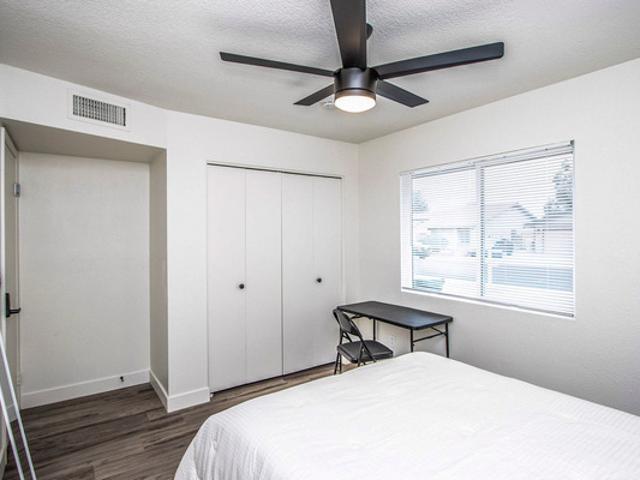 LOW PRICED Rooms in Glendale Indoor Laundry & Bi weekly Cleaning!